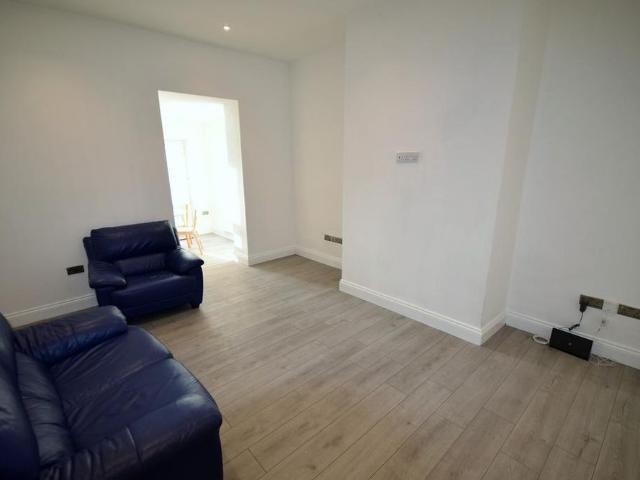 1 bedroom in a house share to rent