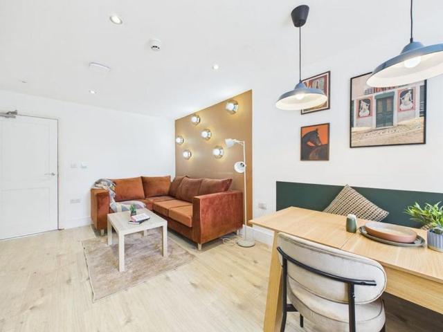 1 bedroom in a house share to rent
