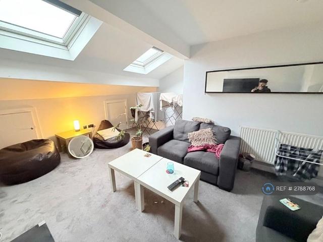 1 bedroom in a house share to rent