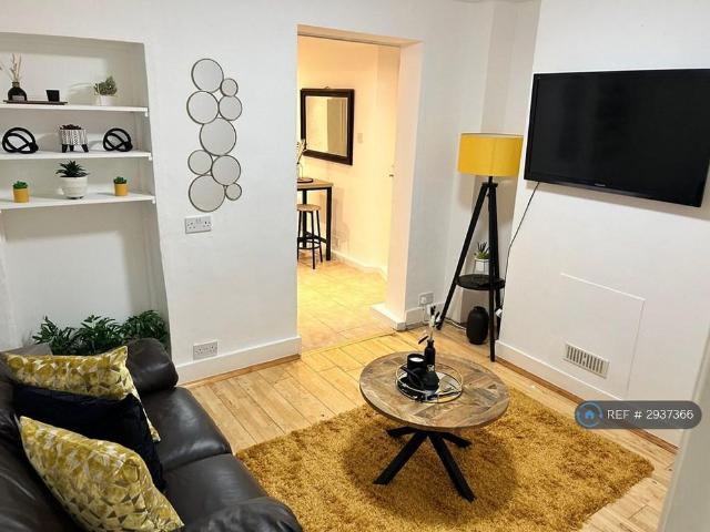 1 bedroom in a house share to rent
