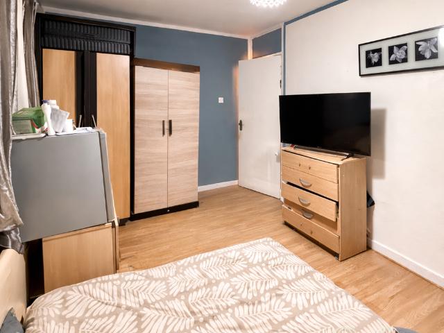 1 bedroom in a house share to rent
