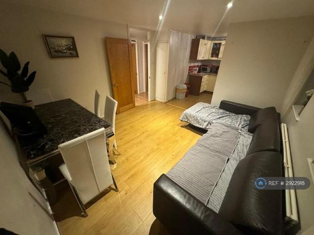 1 bedroom in a house share to rent
