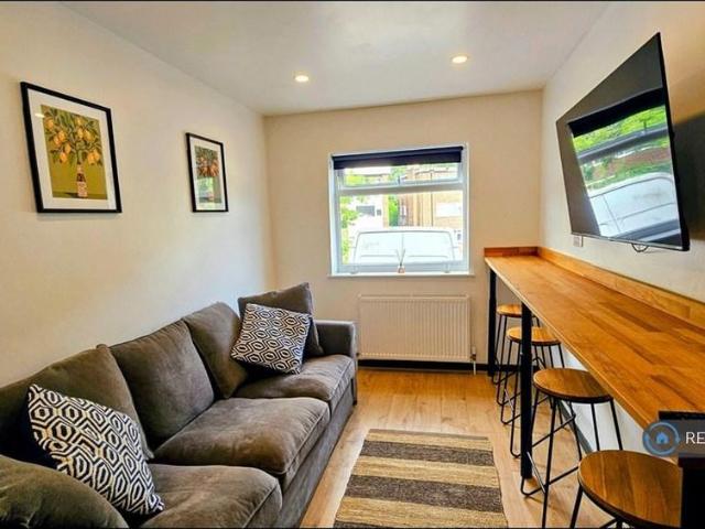 1 bedroom in a house share to rent