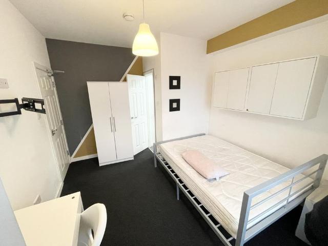 1 bedroom in a house share to rent