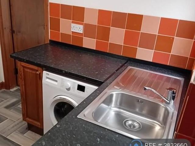 1 bedroom in a house share to rent