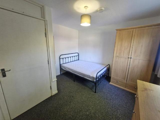 1 bedroom in a house share to rent
