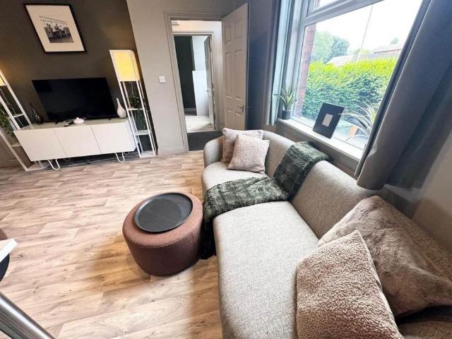 1 bedroom in a house share to rent
