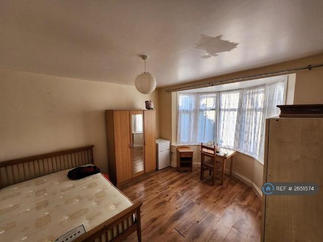 1 bedroom in a house share to rent
