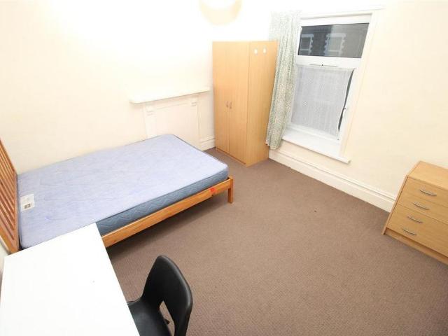 1 bedroom in a house share to rent