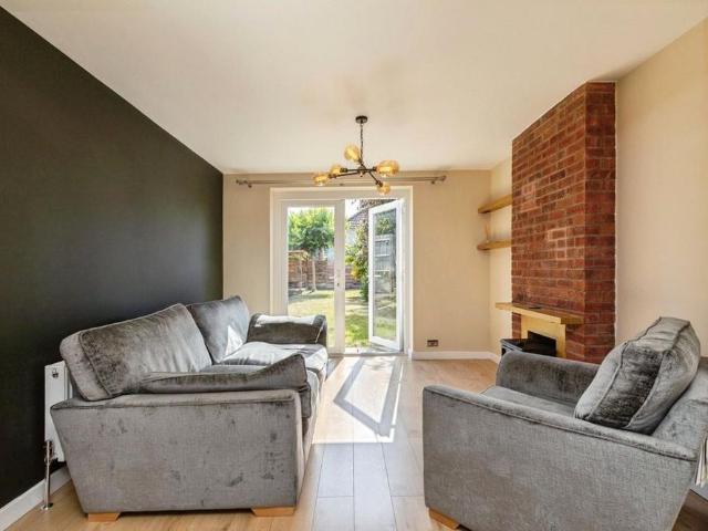 1 bedroom in a house share to rent