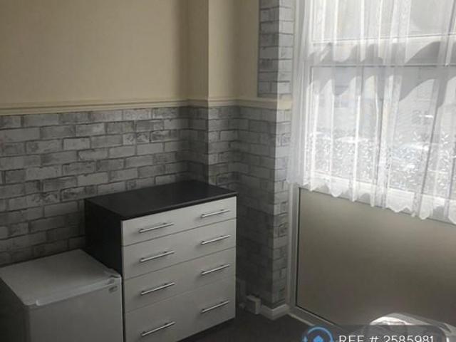 1 bedroom in a house share to rent