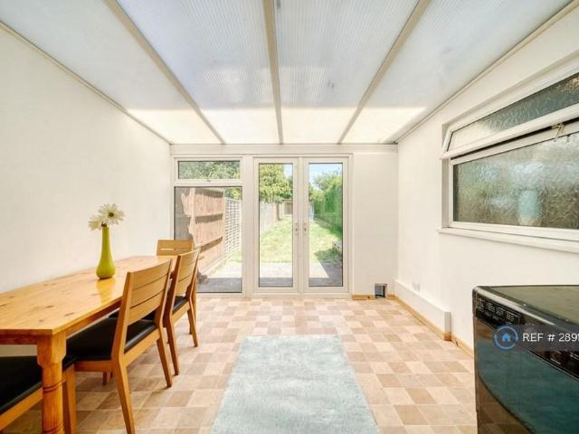 1 bedroom in a house share to rent