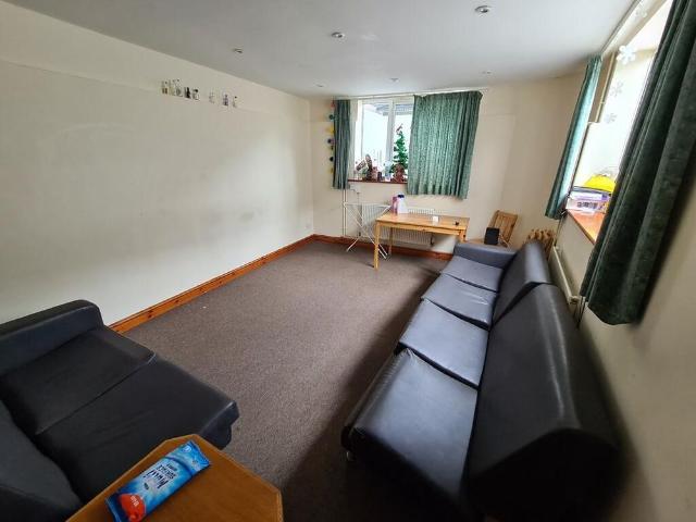 1 bedroom in a house share to rent