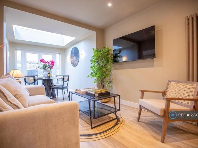 1 bedroom in a house share to rent