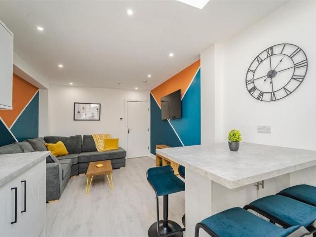 1 bedroom in a house share to rent