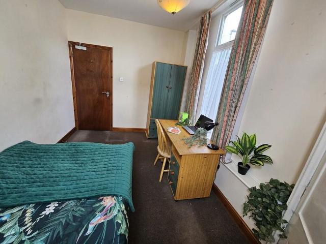 1 bedroom in a house share to rent