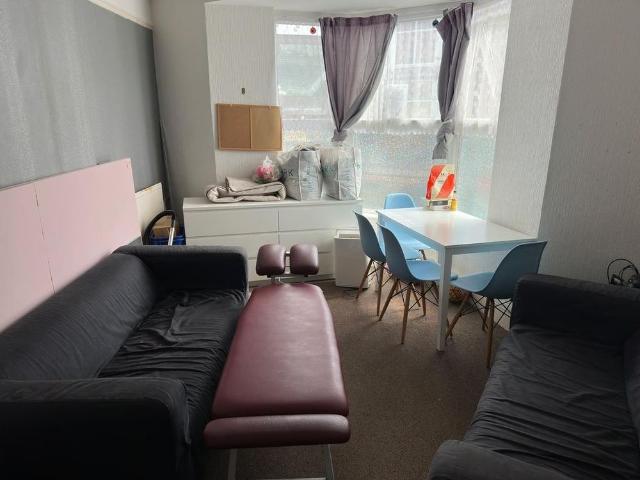 1 bedroom in a house share to rent