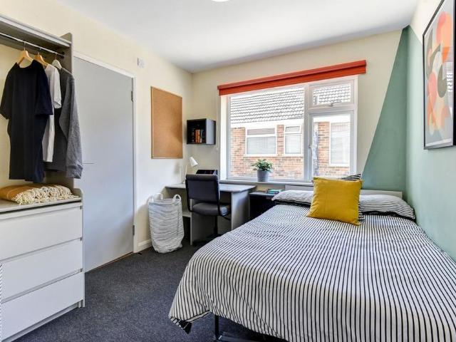 1 bedroom in a house share to rent