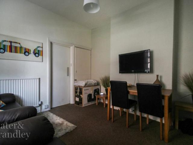 1 bedroom in a house share to rent