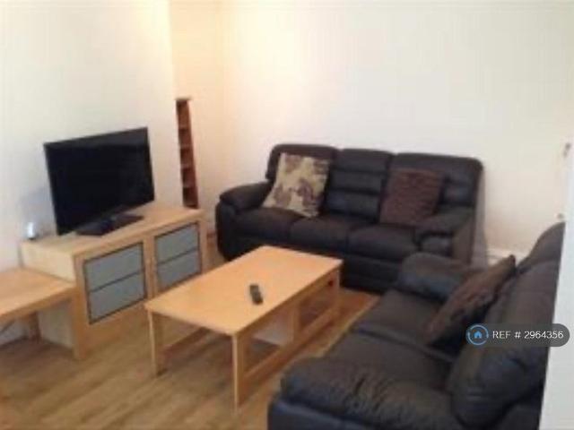 1 bedroom in a house share to rent
