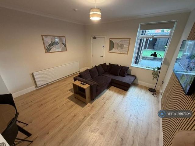 1 bedroom in a house share to rent