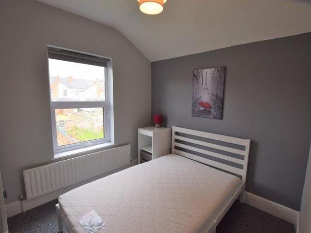 1 bedroom in a house share to rent