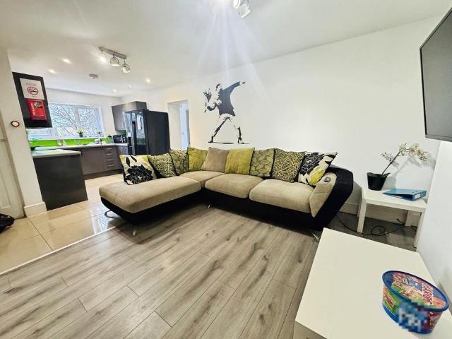 1 bedroom in a house share to rent
