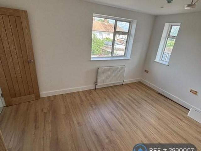 1 bedroom in a house share to rent