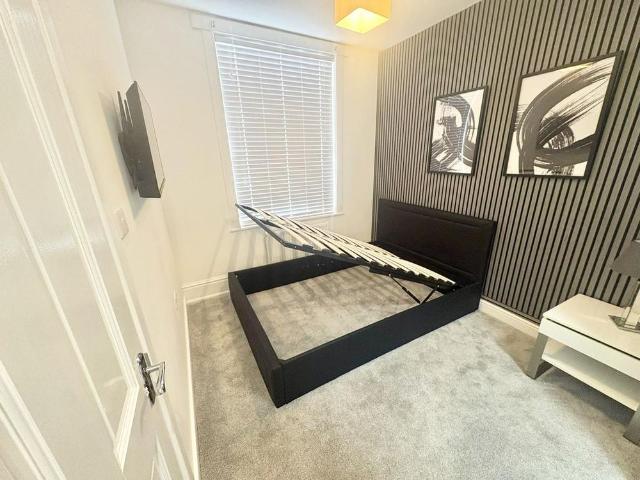 1 bedroom in a house share to rent