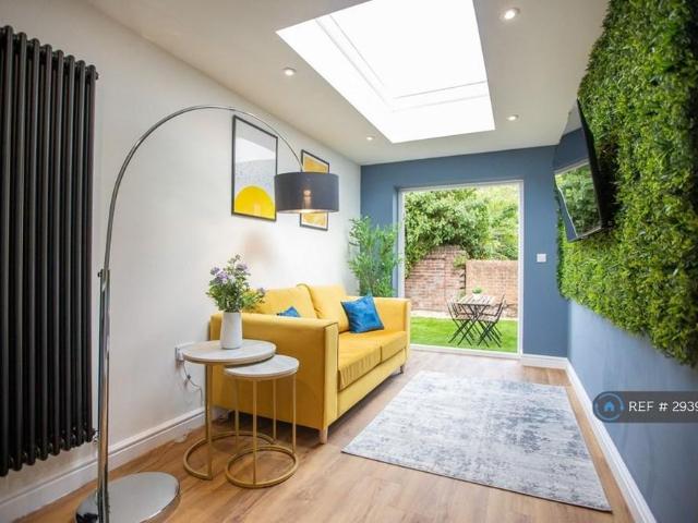 1 bedroom in a house share to rent