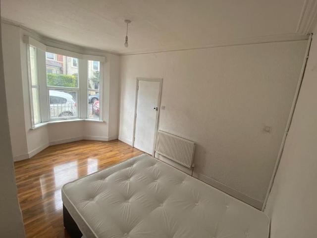 1 bedroom in a house share to rent
