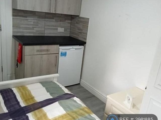 1 bedroom in a house share to rent