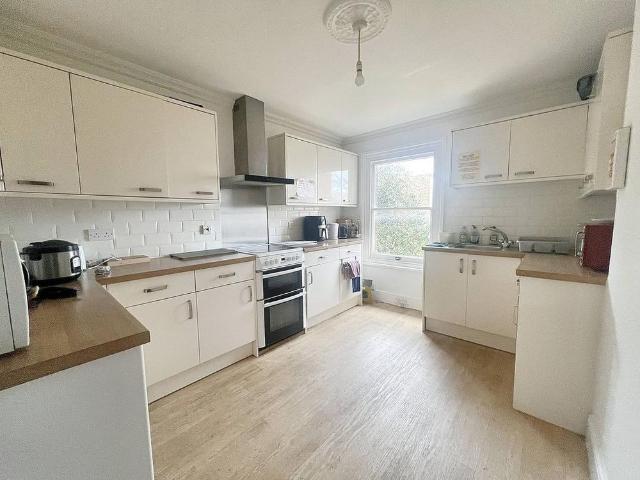 1 bedroom in a house share to rent