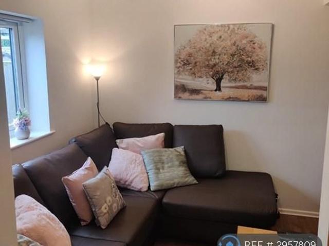 1 bedroom in a house share to rent