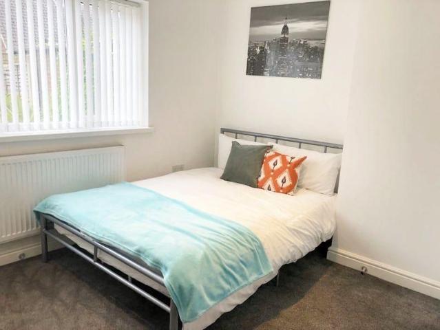 1 bedroom in a house share to rent