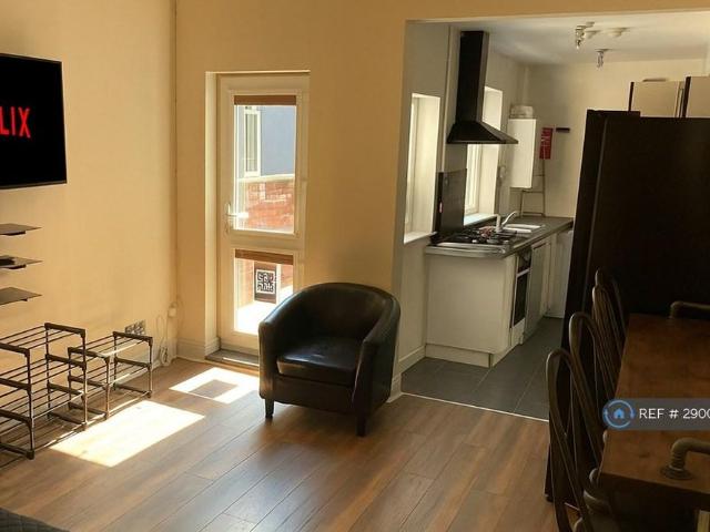 1 bedroom in a house share to rent