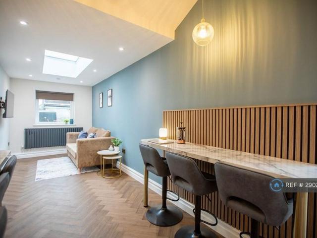 1 bedroom in a house share to rent