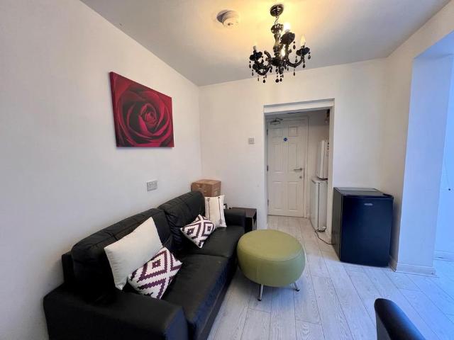 1 bedroom in a house share to rent