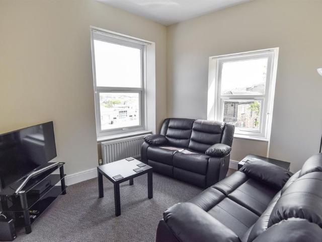 1 bedroom in a house share to rent