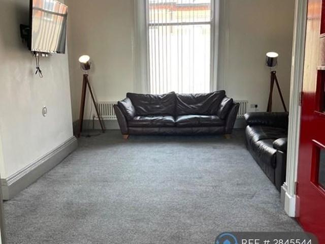 1 bedroom in a house share to rent