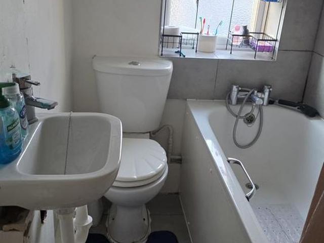 1 bedroom in a house share to rent