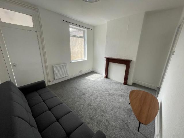 1 bedroom in a house share to rent