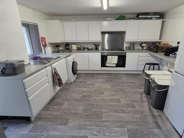 1 bedroom in a house share to rent