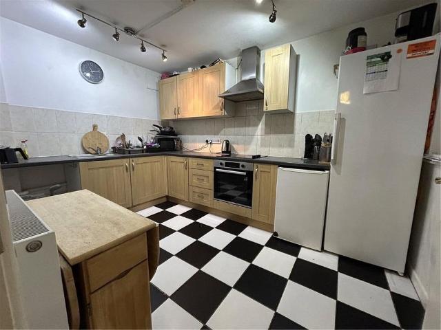 1 bedroom in a house share to rent