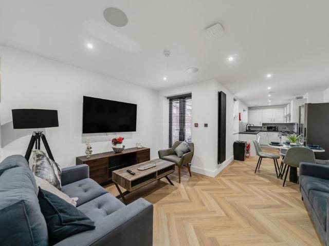 1 bedroom in a house share to rent