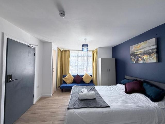 1 bedroom in a house share to rent