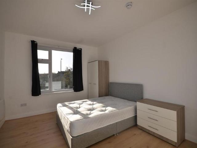 1 bedroom in a house share to rent