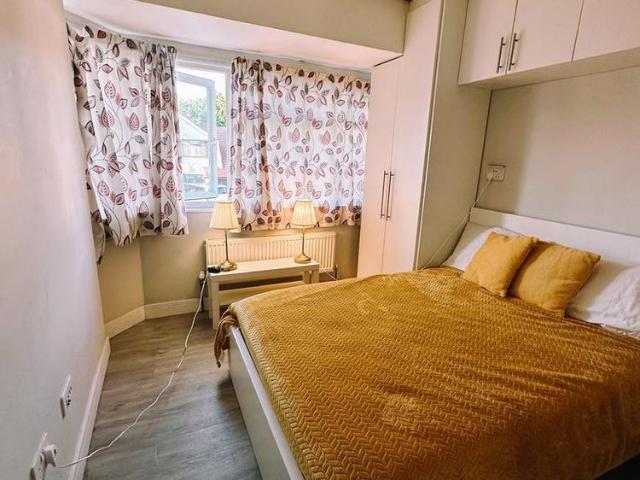 1 bedroom in a house share to rent