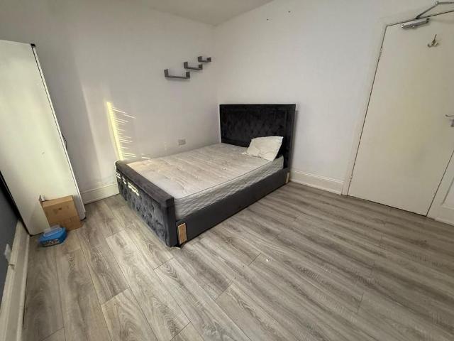 1 bedroom in a house share to rent