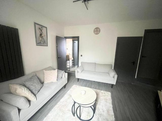 1 bedroom in a house share to rent